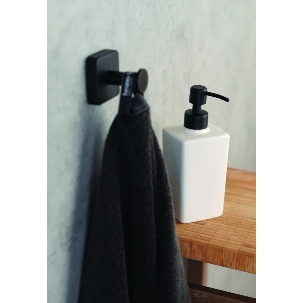 Единична закачалка Quattro black, черен мат. Гаранция и топ цена